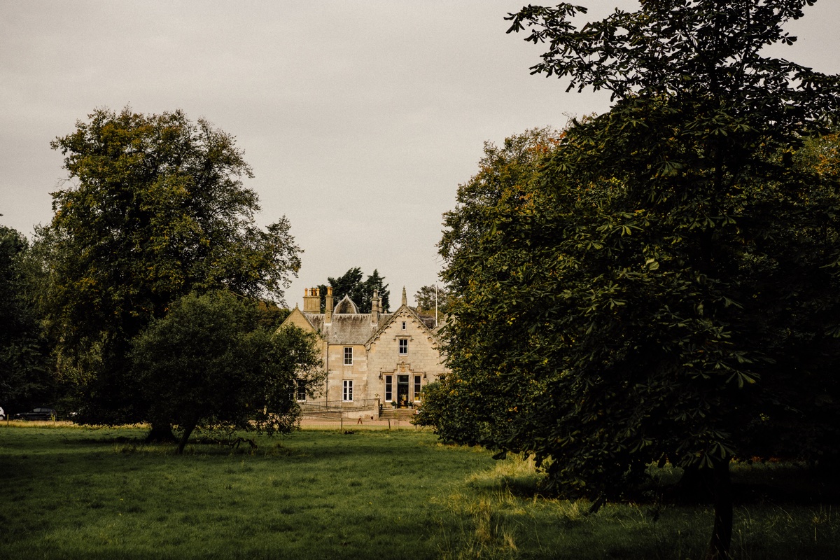 Netherbyres House stylish wedding at the quirky venue | Helen + Alex
