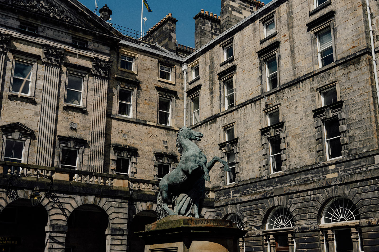 Eloping in Style: Edinburgh City Chambers Wedding | Real Stories